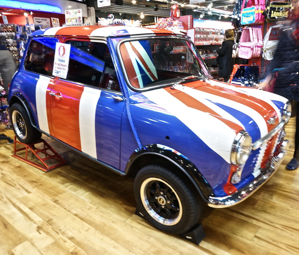 The Best British Kitsch Souvenirs in London (Big Ben and Union Jack)