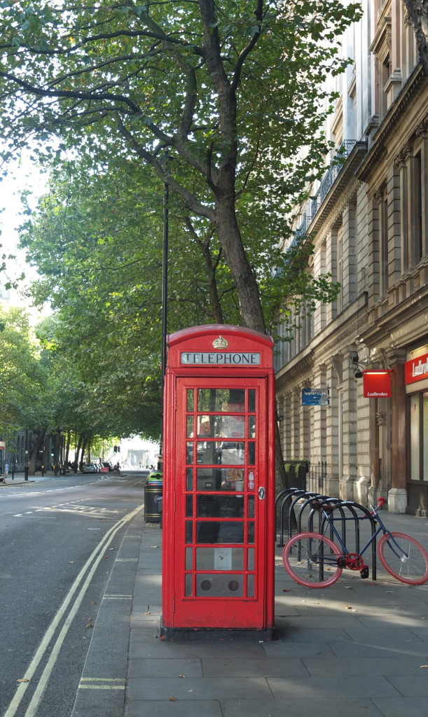 The Best British Kitsch Souvenirs in London (Big Ben and Union Jack)