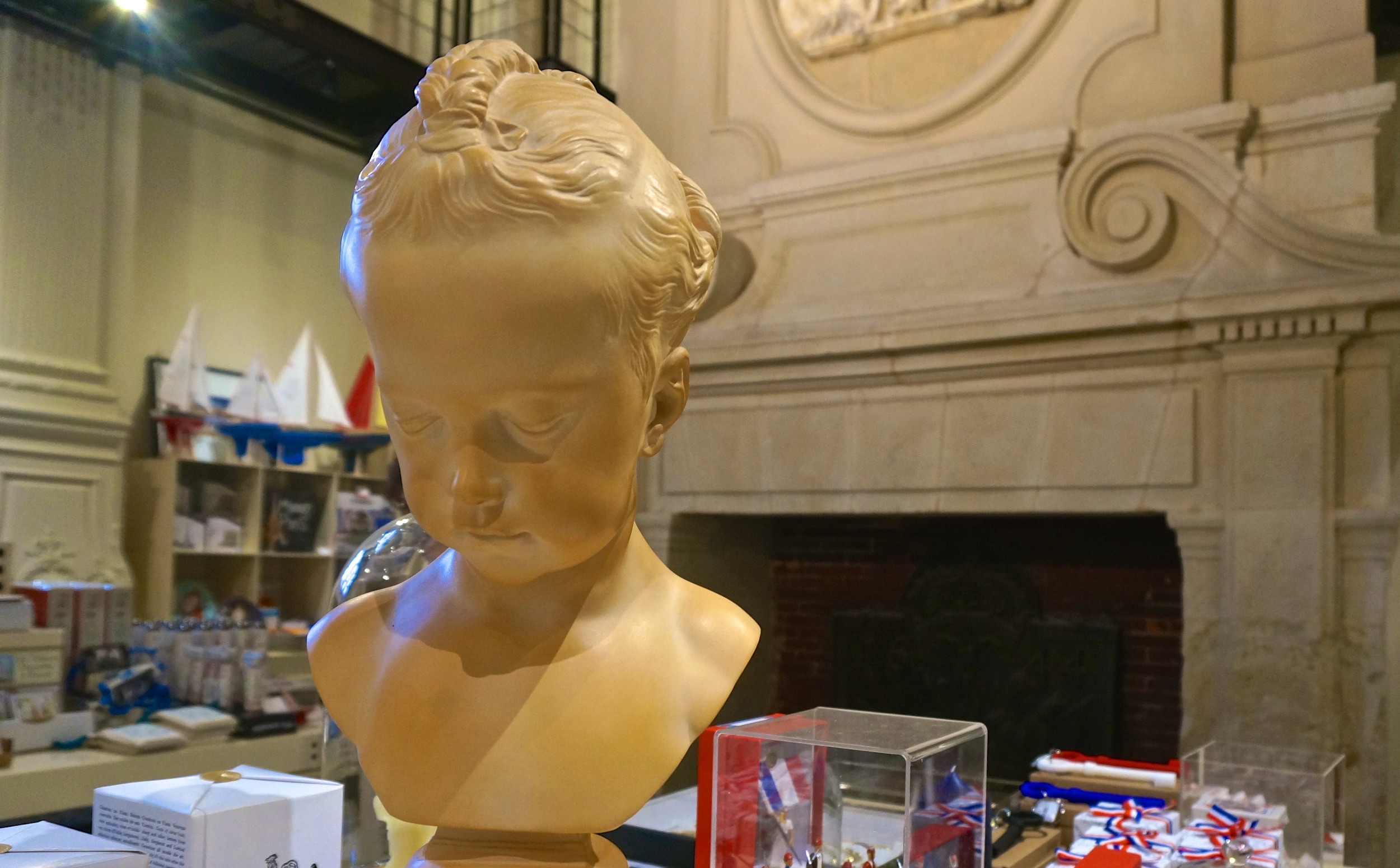 Best Souvenirs Paris Marais Shopping Museum Carnavalet